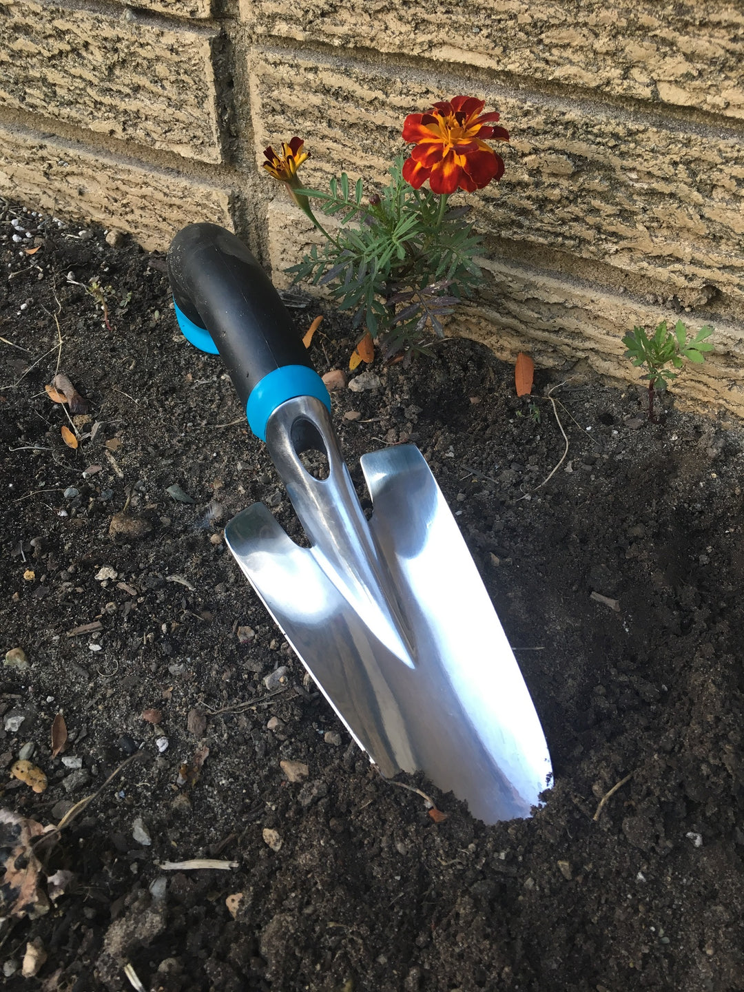 Ergonomic Garden Trowel – Radius Garden